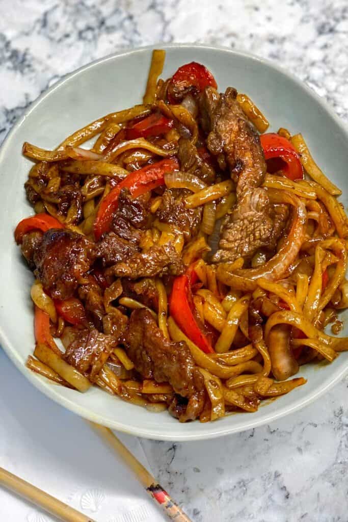 Chinese Chow Fun Noodles with Beef l Panning The Globe